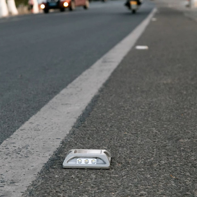 Feu de signalisation solaire encastré à LED + réflecteur